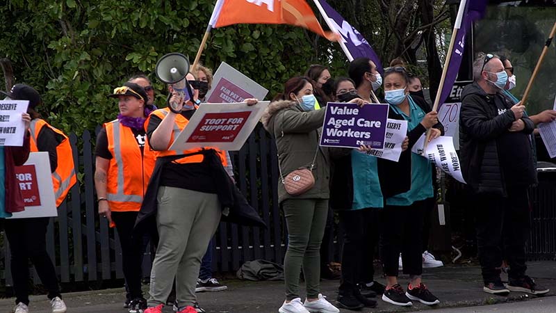 Proposed law to improve wages and conditions for low-paid workers - TP+